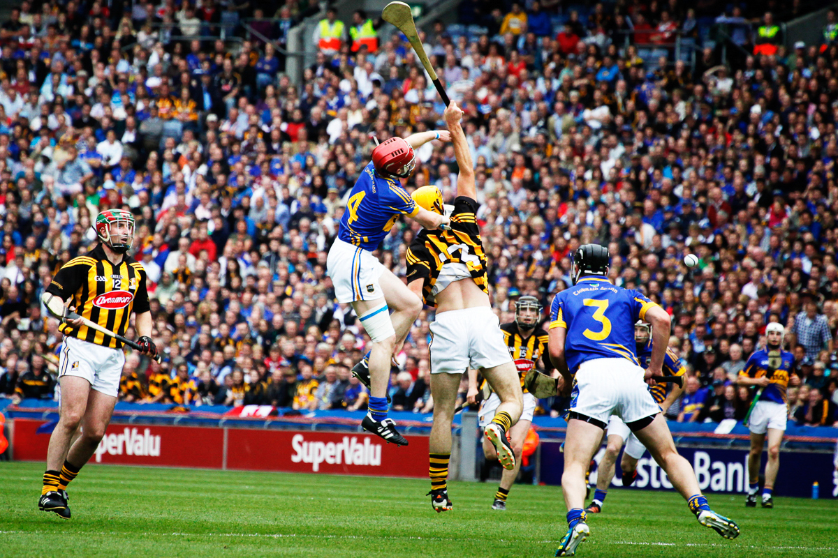 Hurling in Ireland - Gunnar Knechtel